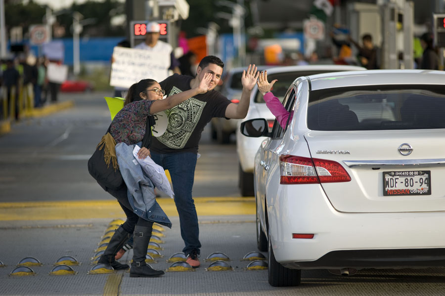 Tijuana Border Protest Continues « EXPAT in BAJA Mexico
